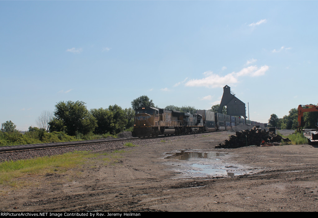 UP 4748 & CSX 3143 (2)